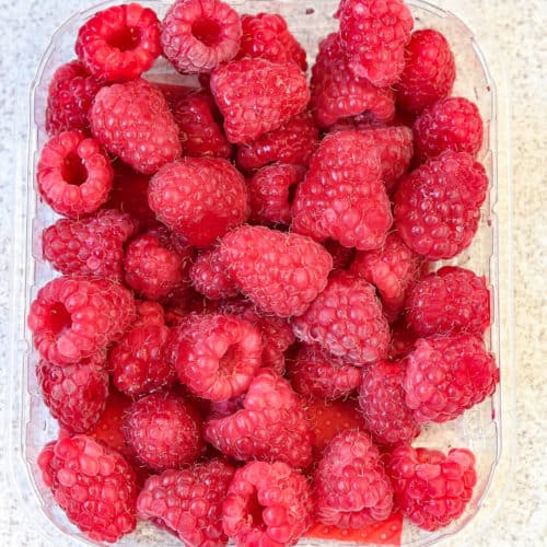 Wonderful breakfast bowl of black rice recipe with raspberries - FOODHEAL