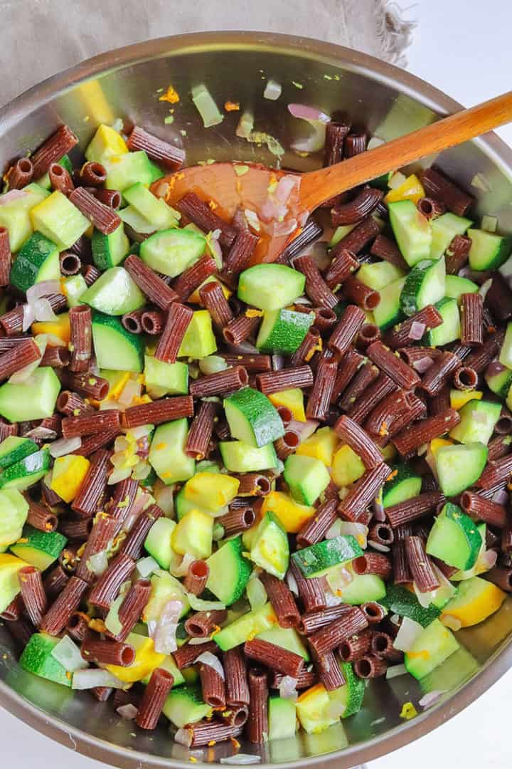 A simple one-pot vegetable pasta for your family - FOODHEAL