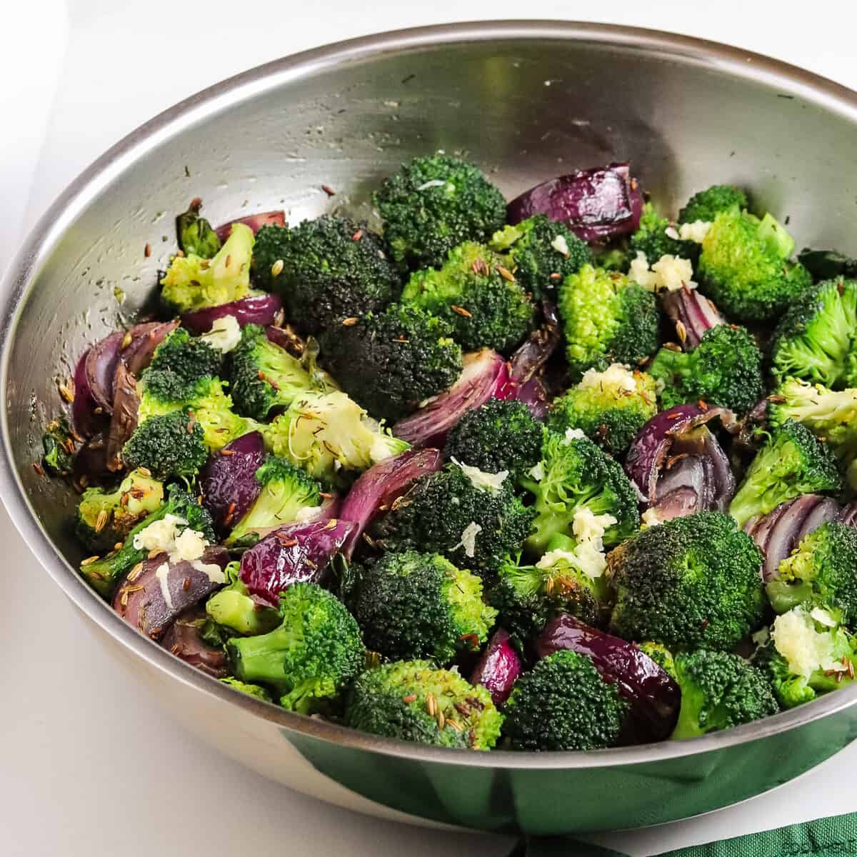 Learn How To Sautee Broccoli Quickly Without Blanching - FOODHEAL