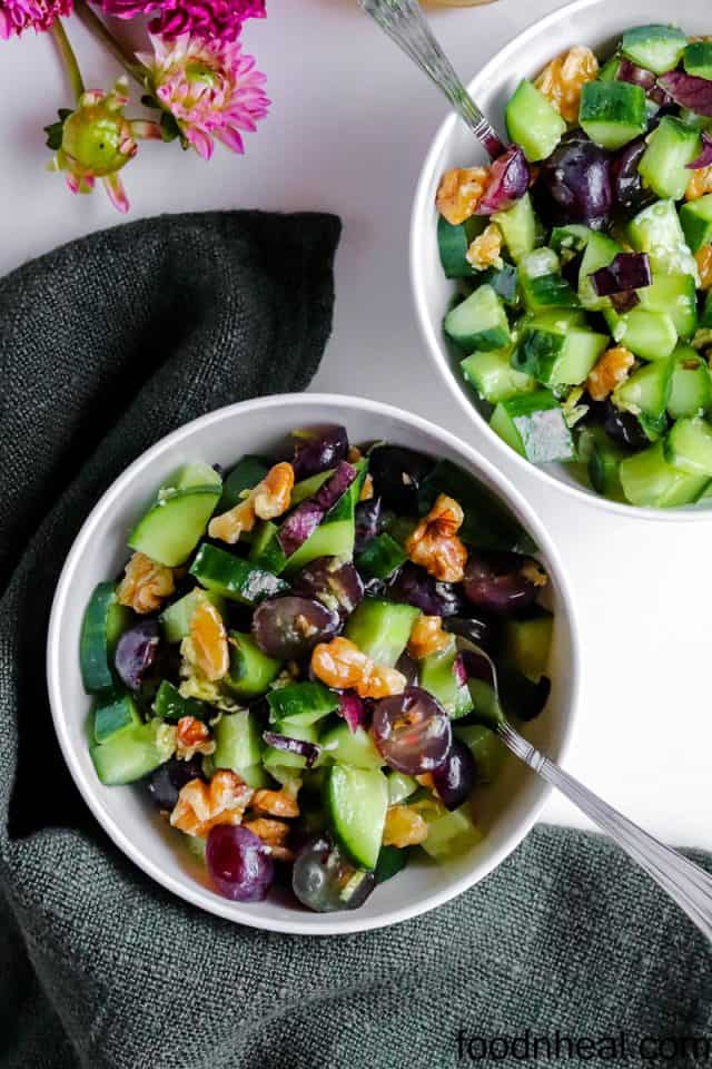 Simple grape salad with walnuts - FOODHEAL